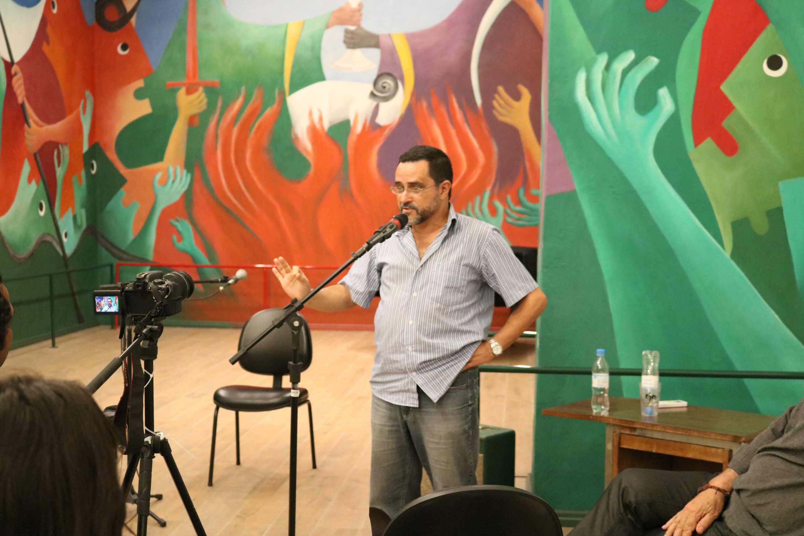 Vice-presidente da Apufsc apresenta sua mais recente obra no projeto ...